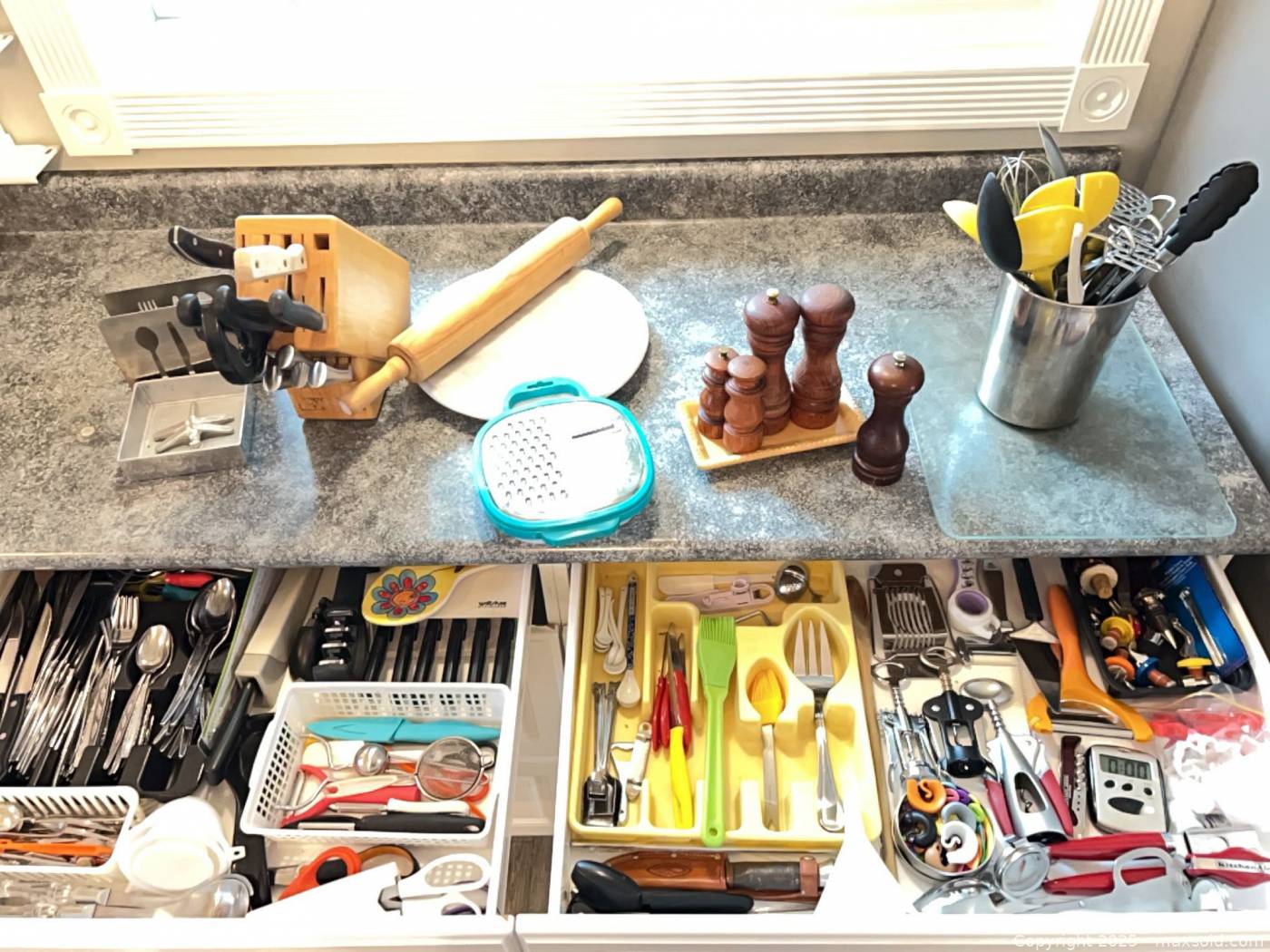 Mixed cutlery and kitchen tools lot | Maxsold