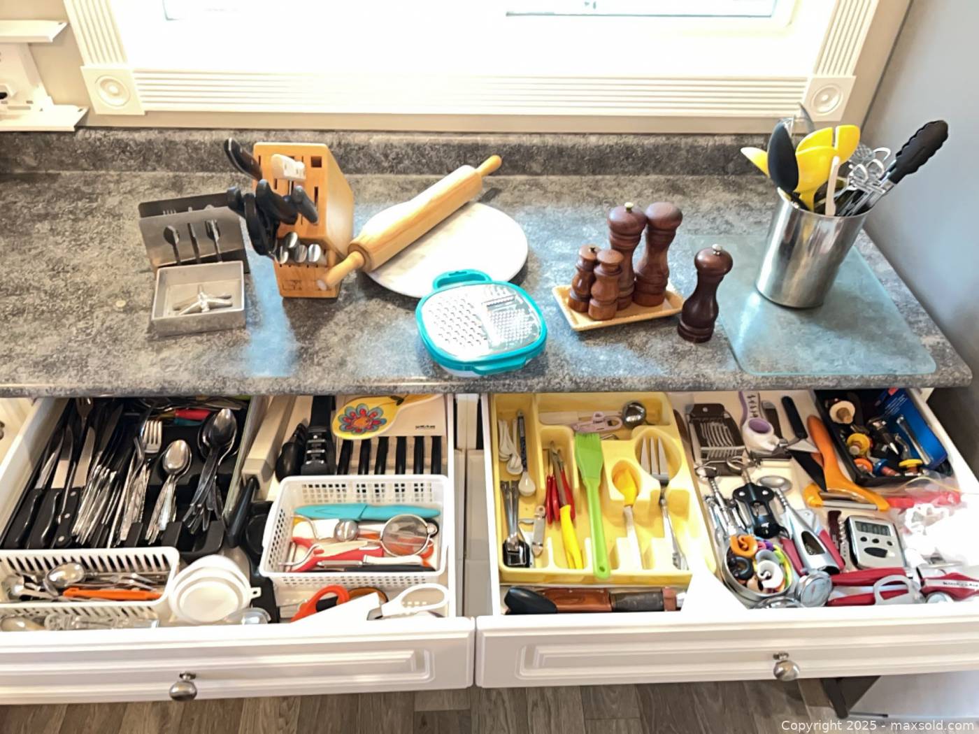 Mixed cutlery and kitchen tools lot | Maxsold
