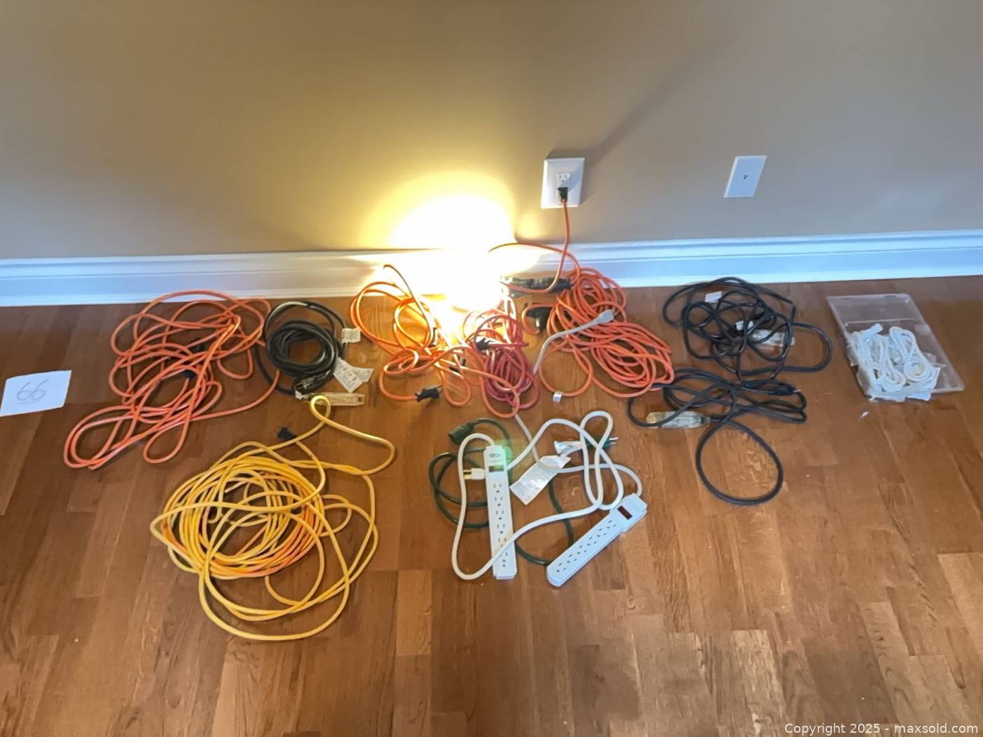 Extension cords, power bars, trouble light | Maxsold