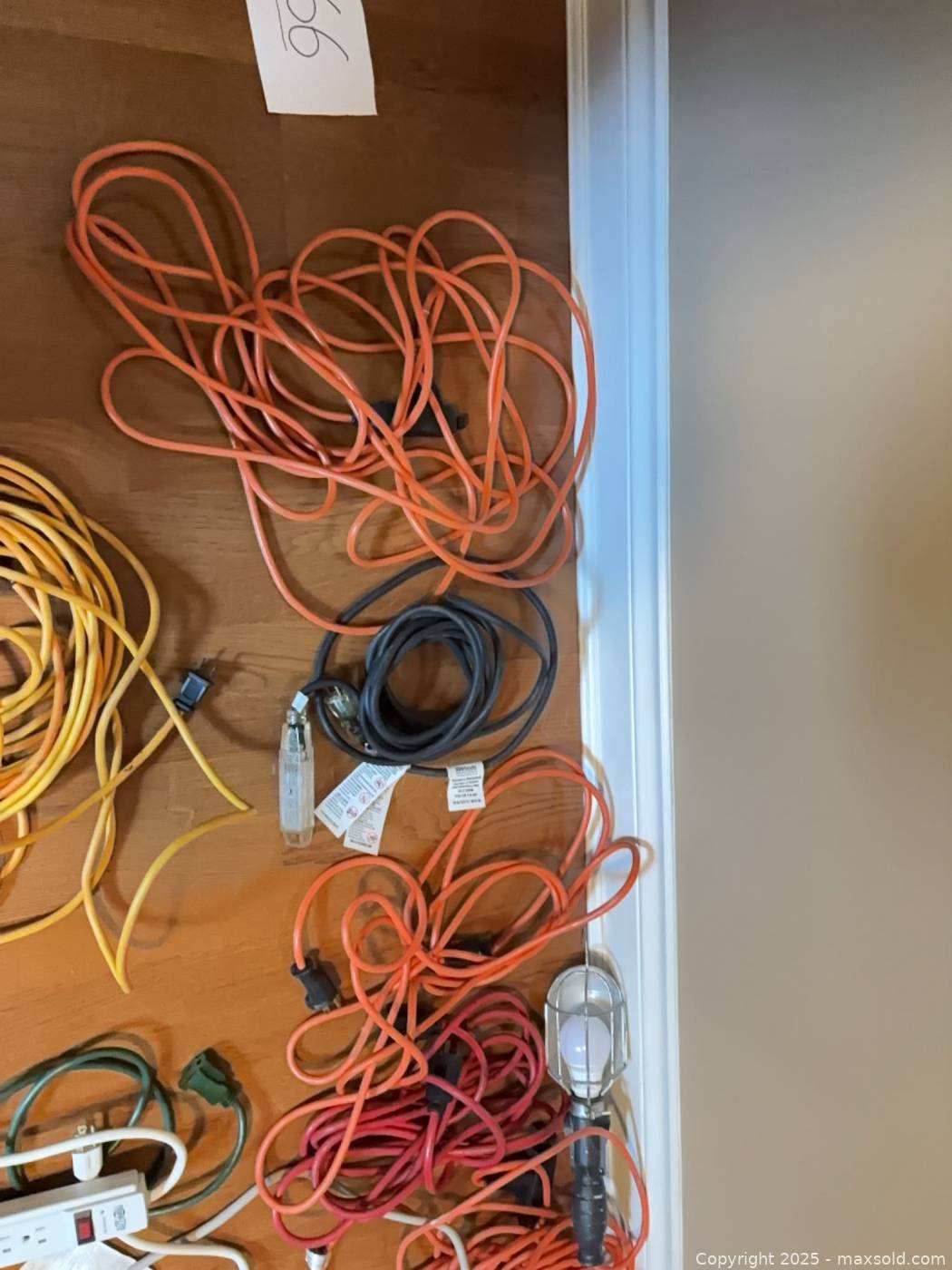 Extension cords, power bars, trouble light | Maxsold