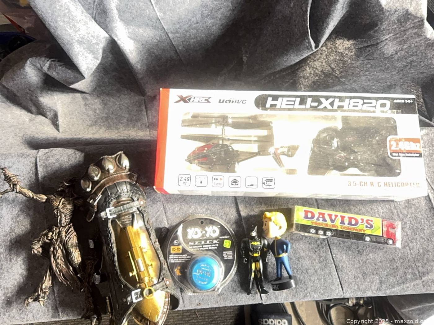 Pop-culture collectibles mixed lot | Maxsold