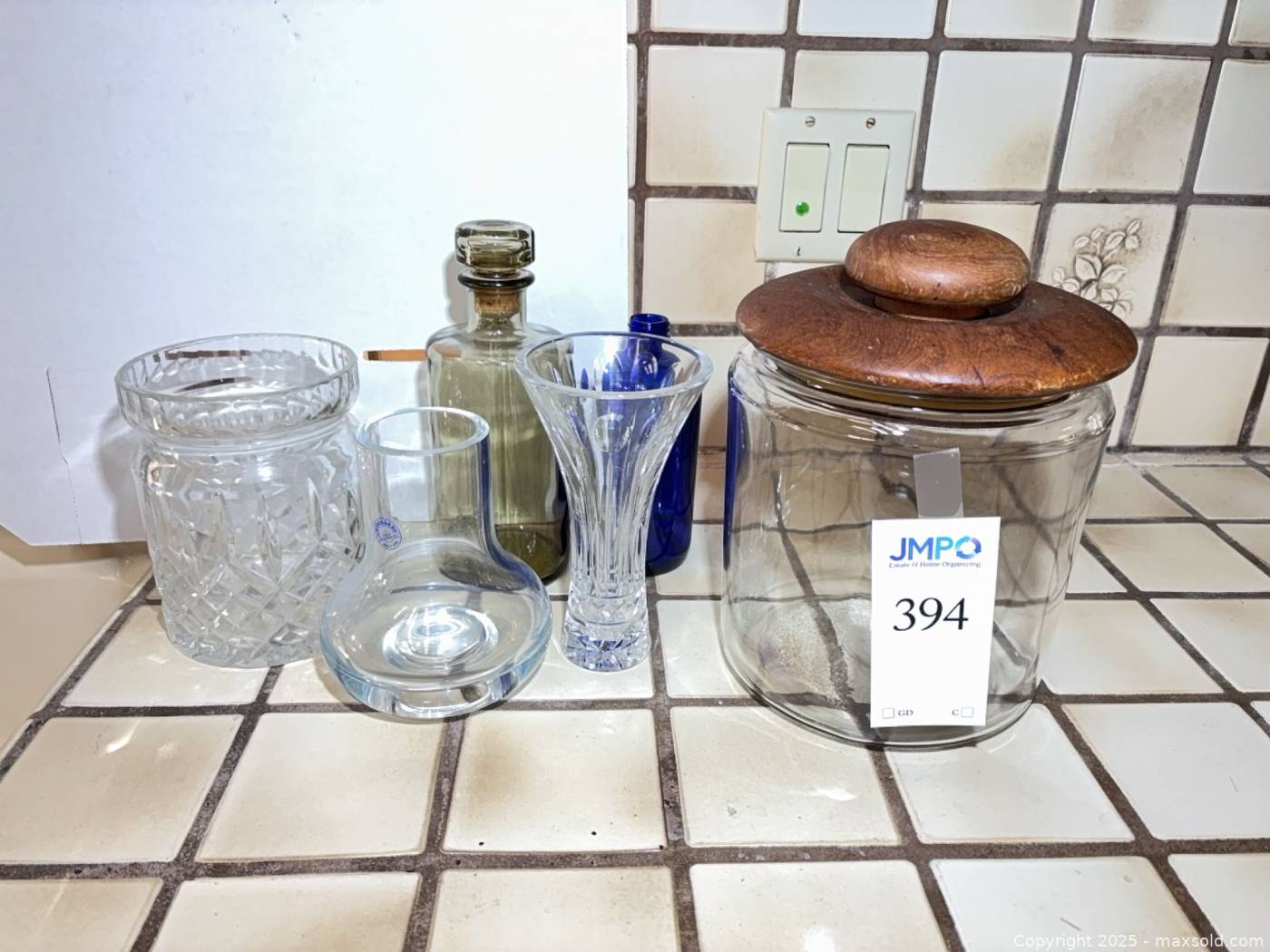 6 vintage glass containers and vase | Maxsold
