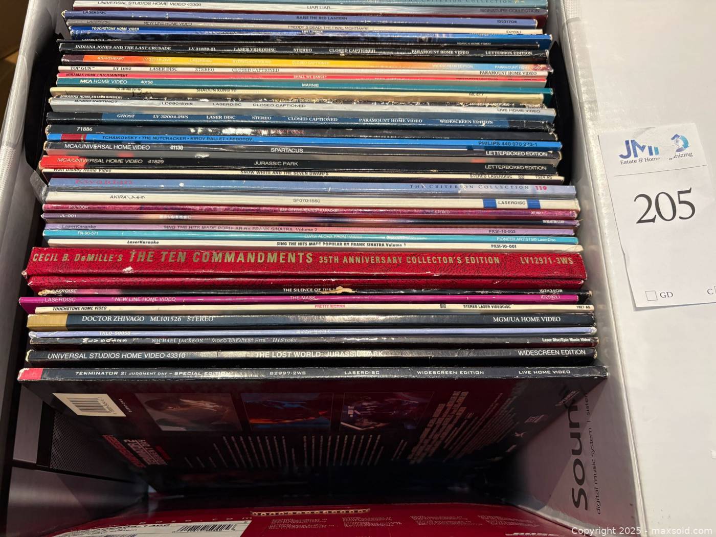 Laserdiscs and vinyl record albums | Maxsold