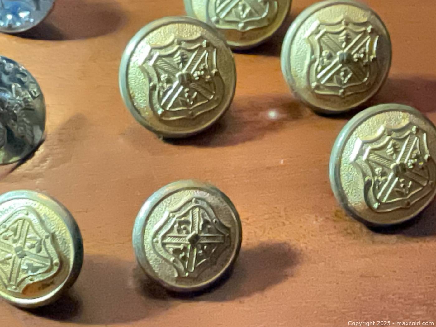 Vintage RCAF Uniform Buttons, 16 Pieces | Maxsold