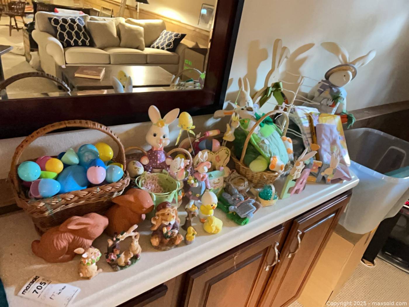 Easter décor lot – baskets eggs figurines | Maxsold