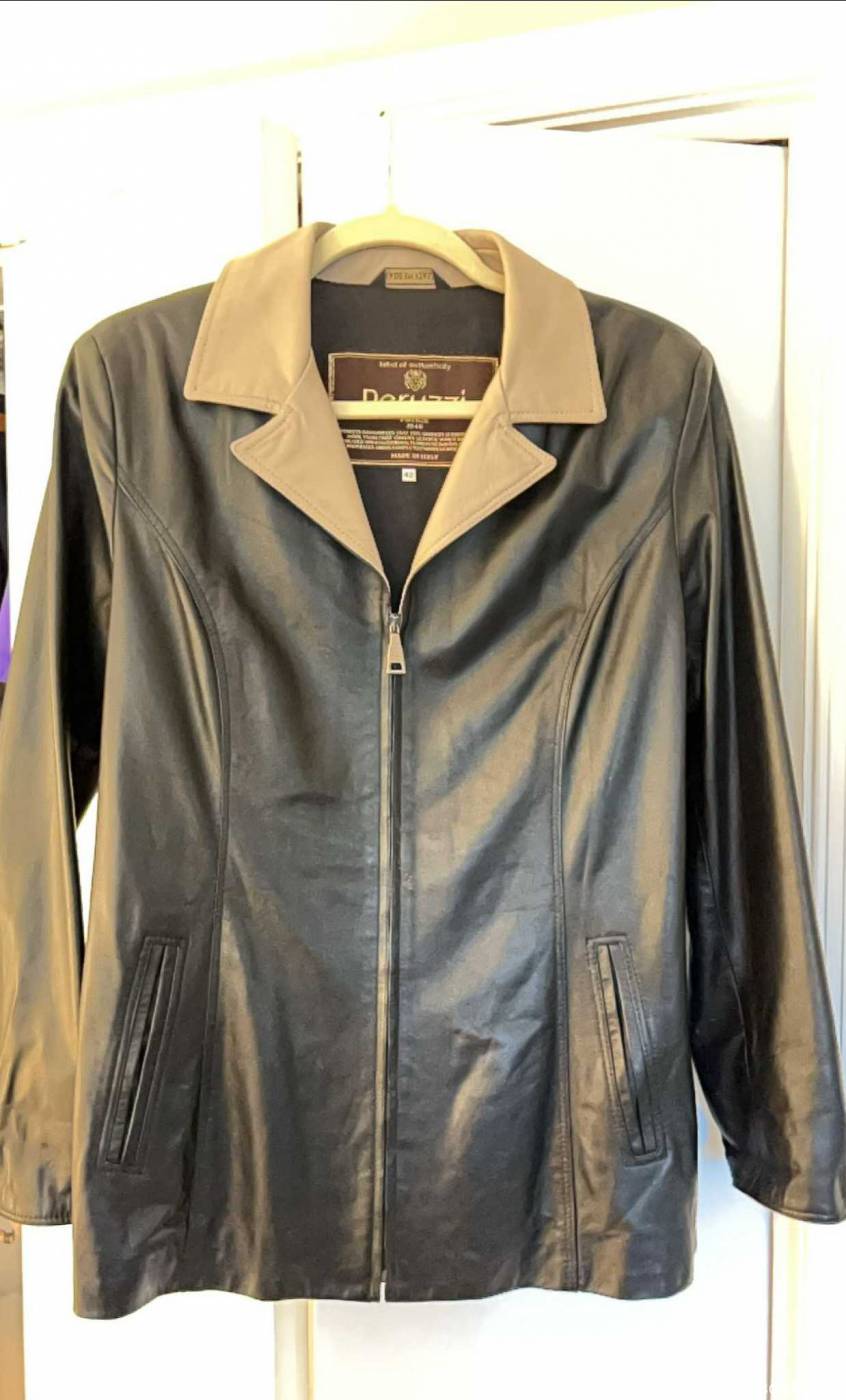 Peruzzi women’s leather jacket size 42 | Maxsold