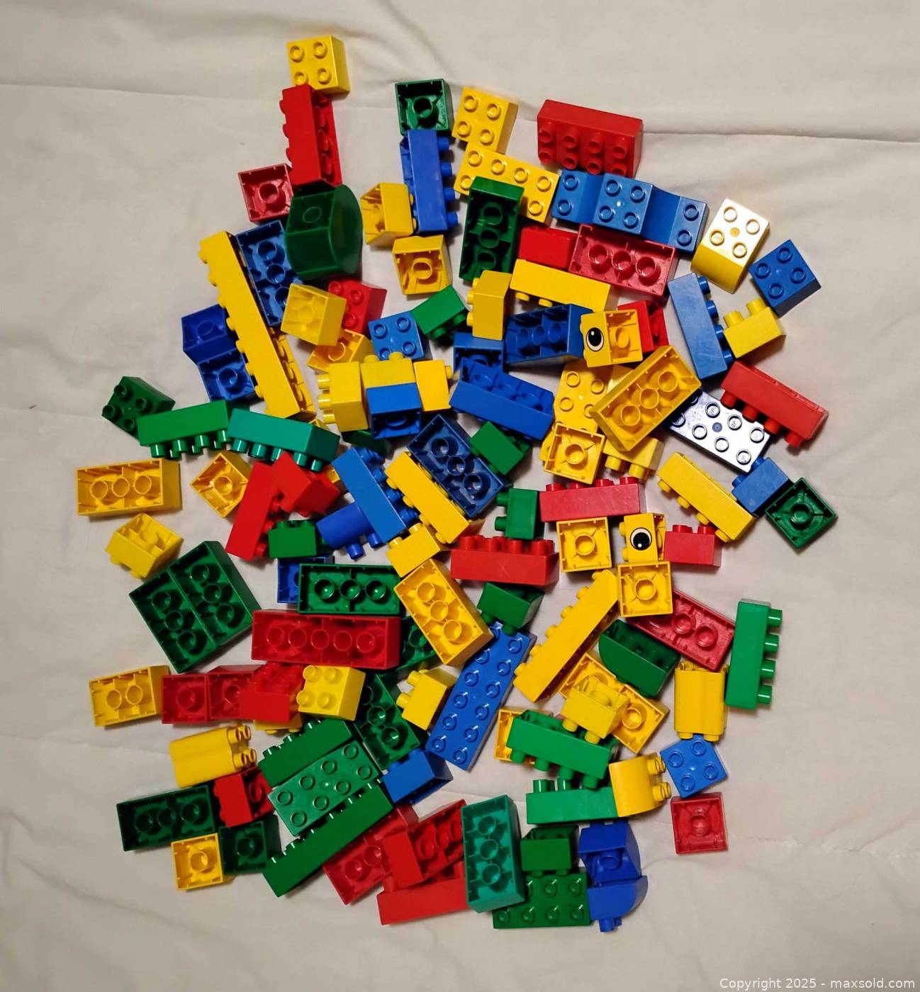 Approx 100 large LEGO bricks assorted | Maxsold