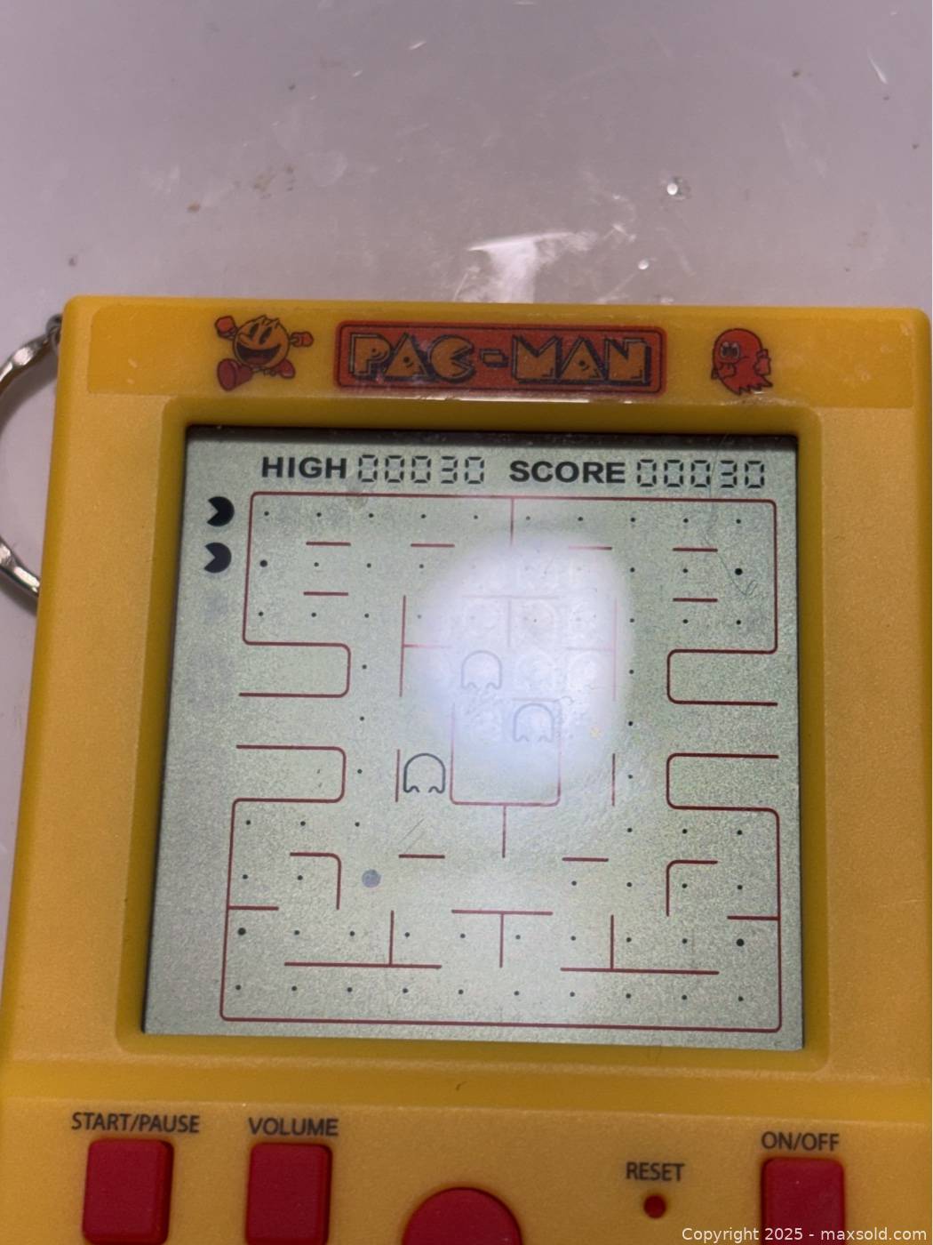 Pac-Man handheld LCD keychain game | Maxsold
