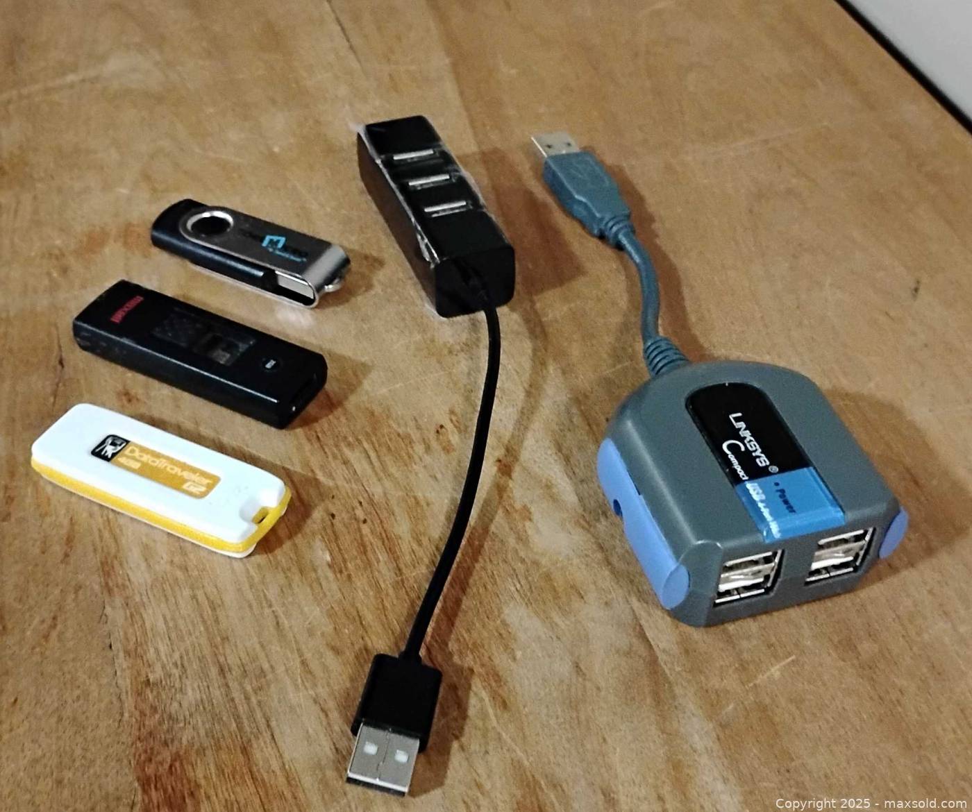3 USB Flash Drives and 2 Four-Port USB Hubs | Maxsold