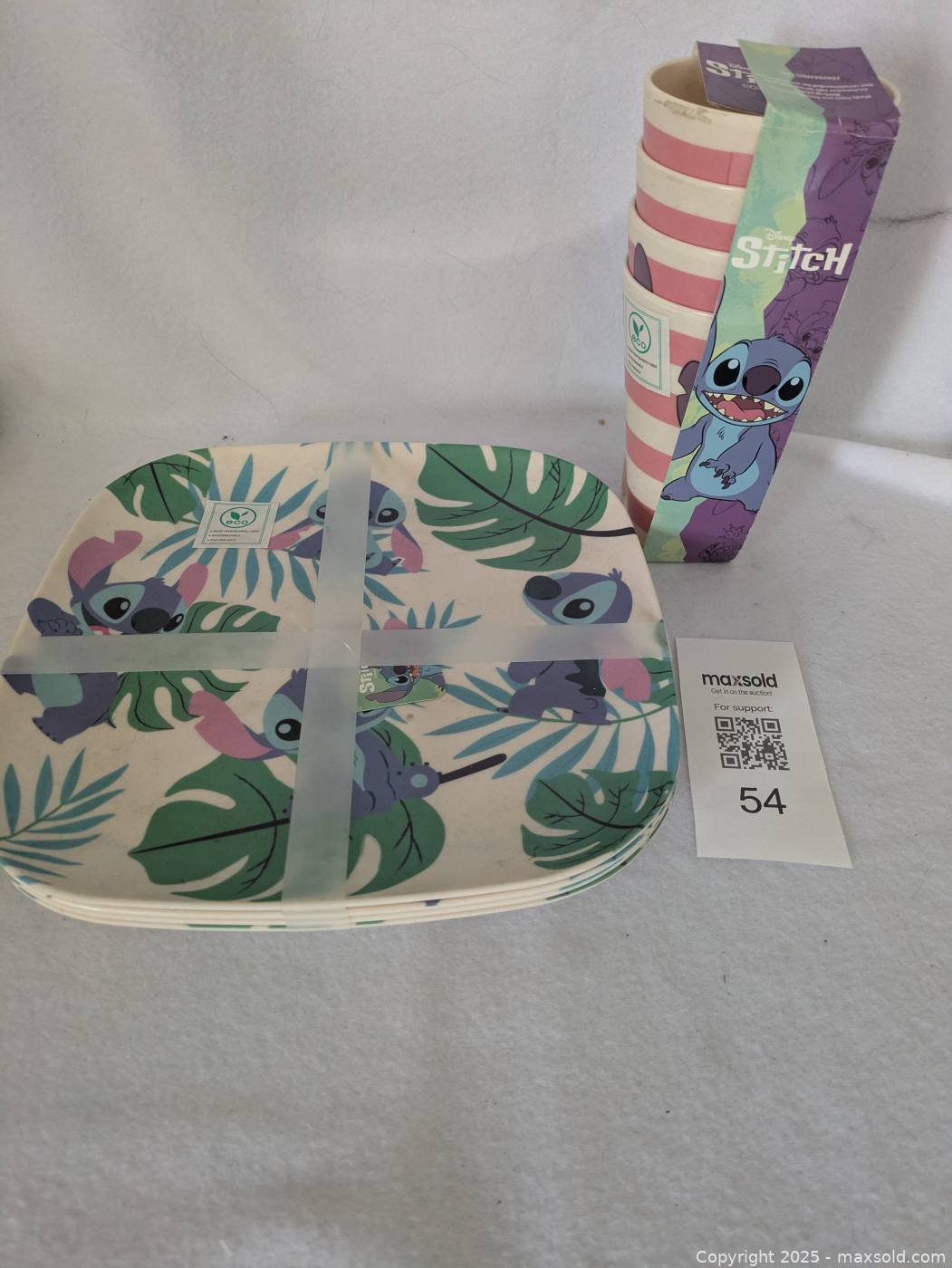 Disney Stitch plates and tumblers set, 8 pieces | Maxsold