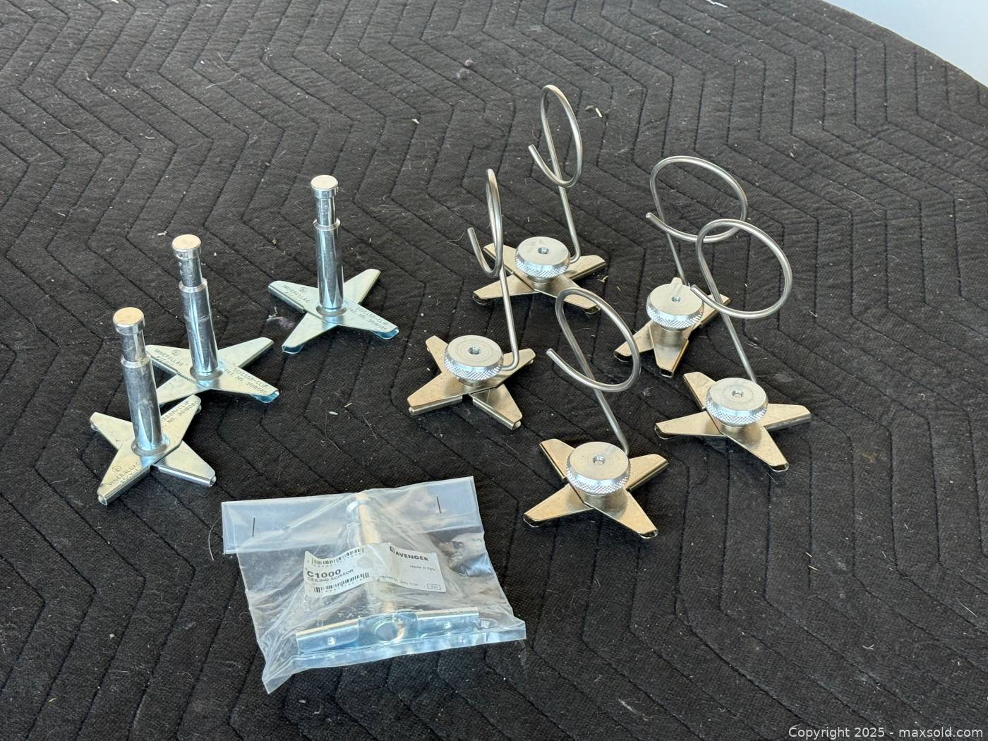 Drop-ceiling baby pin scissor clips and cable holders | Maxsold