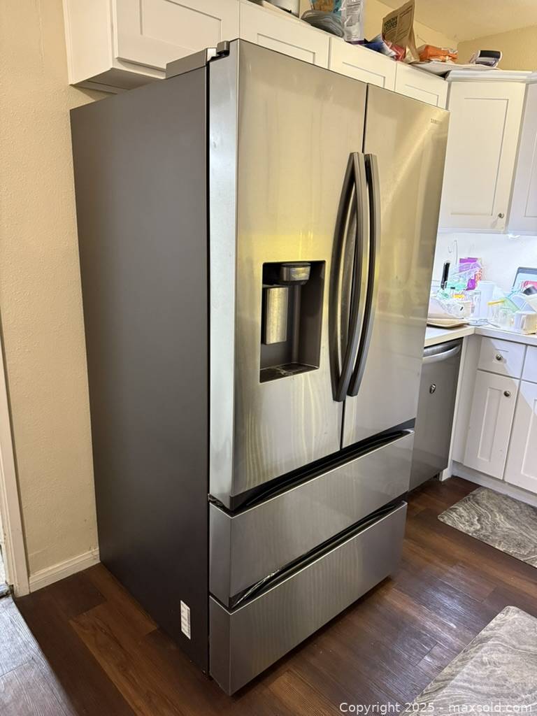 Samsung 30-cu ft 4-door French door refrigerator | Maxsold