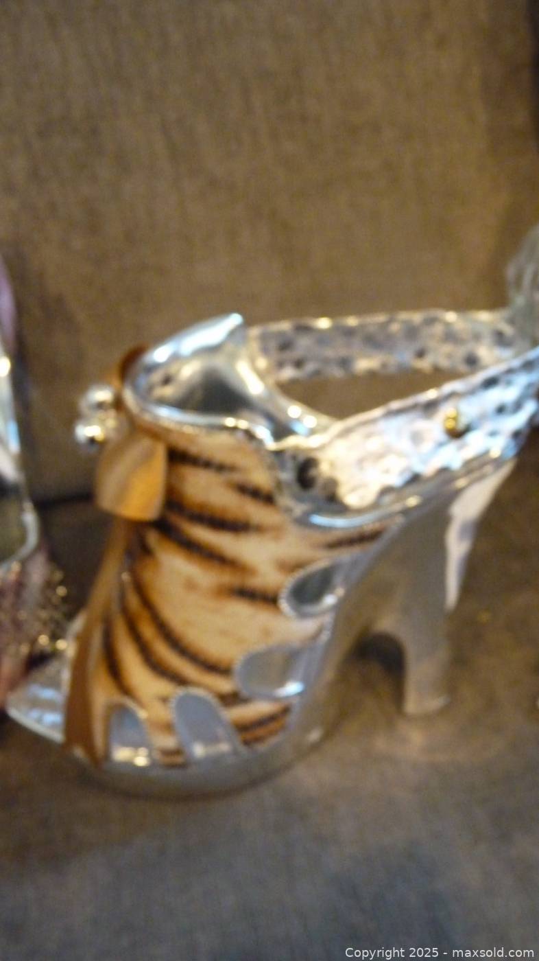 High-Heel Shoe Ring Holders & Wine Holders | Maxsold