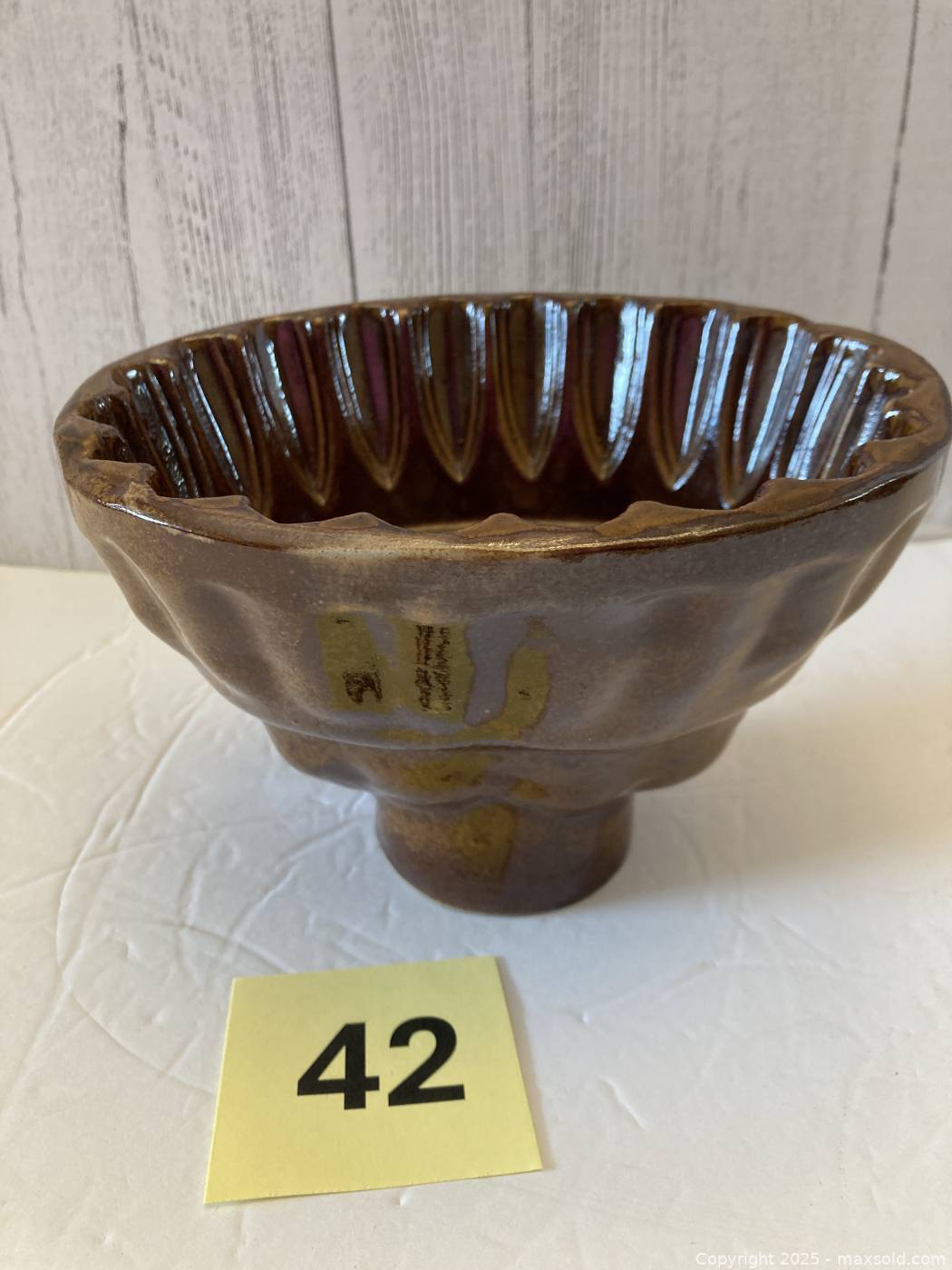 Hull Pottery brown drip ribbed footed bowl | Maxsold