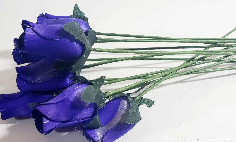 Florist Shop purple wooden roses set | Maxsold