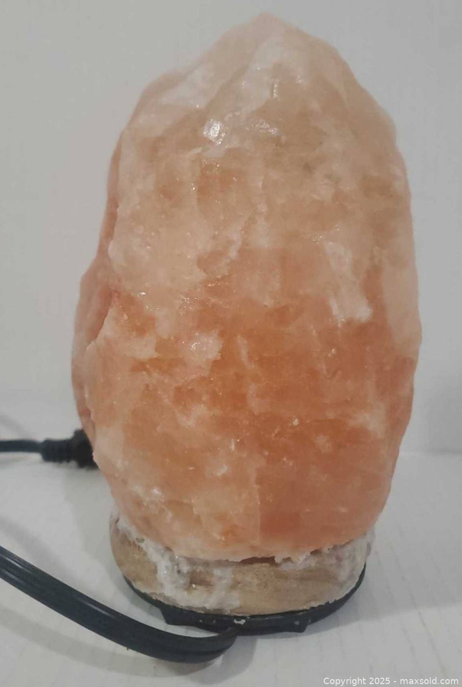 8" Himalayan salt lamp with wooden base | Maxsold
