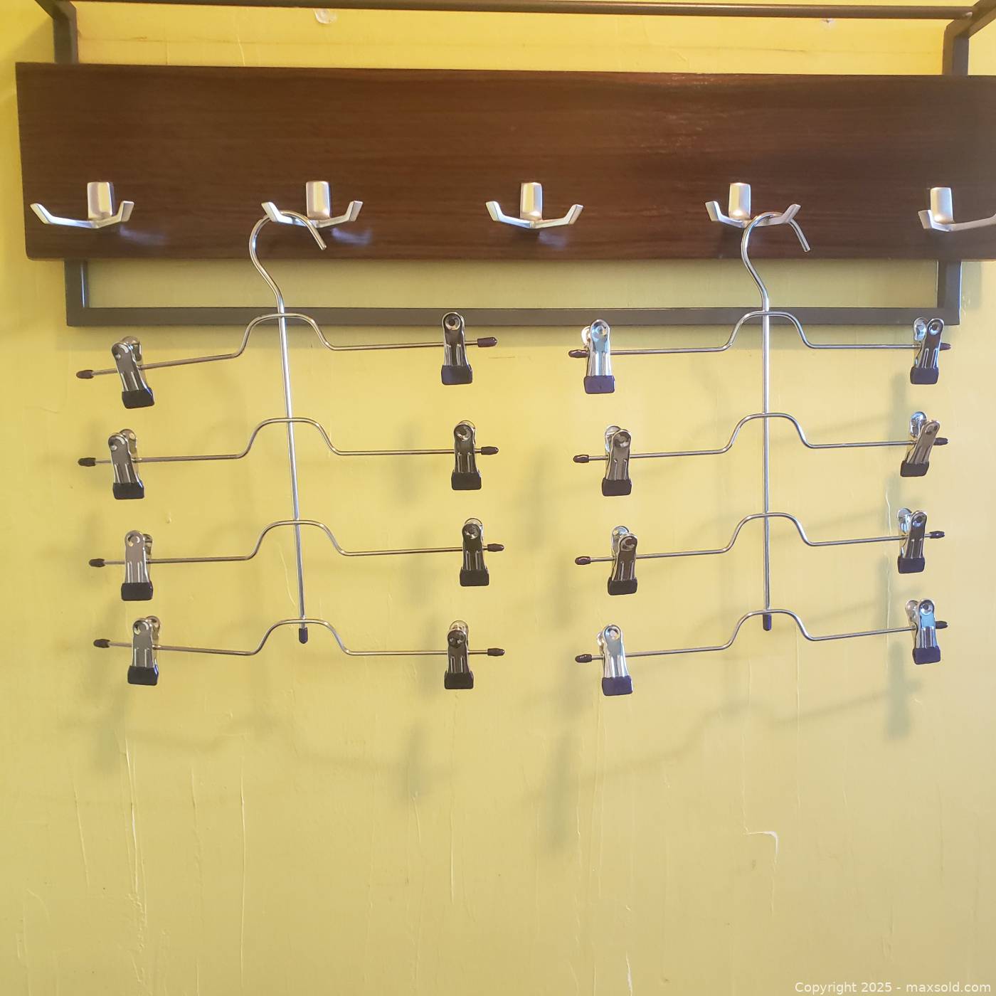 Vertical pant hangers and white clothes hangers | Maxsold