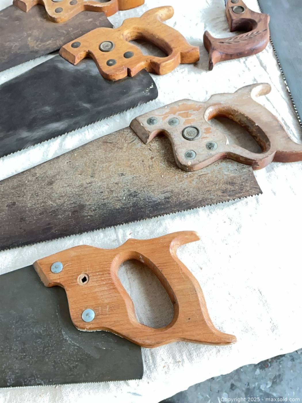Antique Henry Disston & E.C. Atkins hand saws | Maxsold