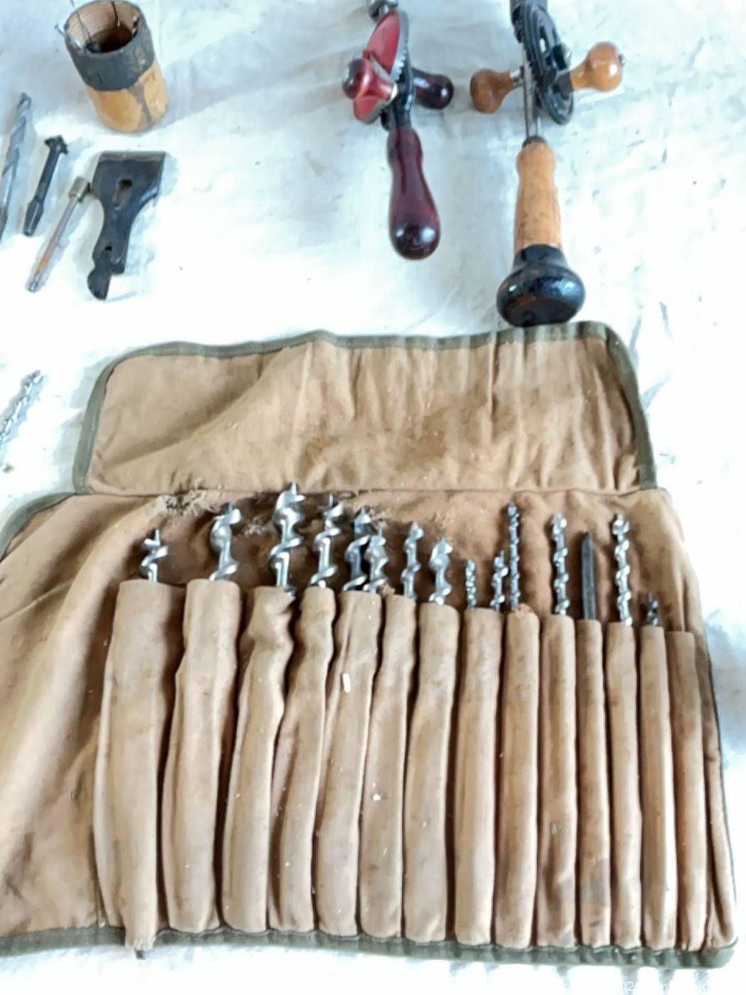 Vintage hand planes, drills and bits | Maxsold
