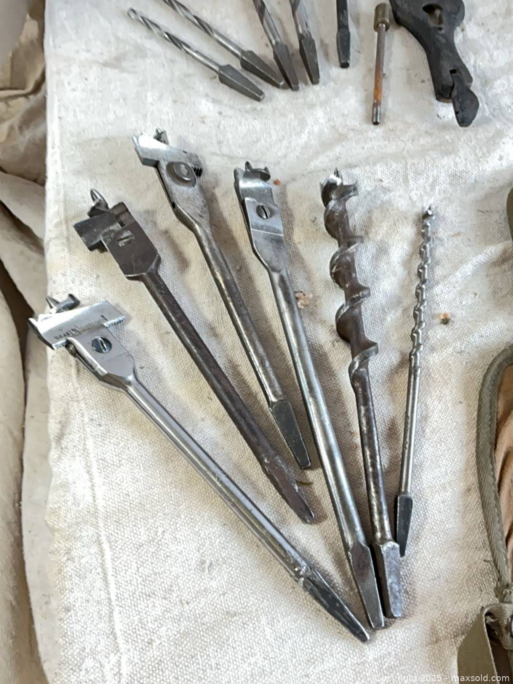 Vintage hand planes, drills and bits | Maxsold