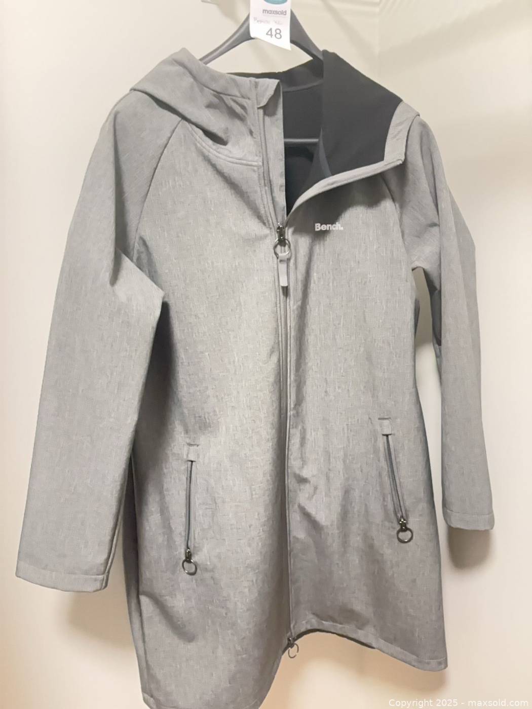Bench hooded lined jacket size XL | Maxsold