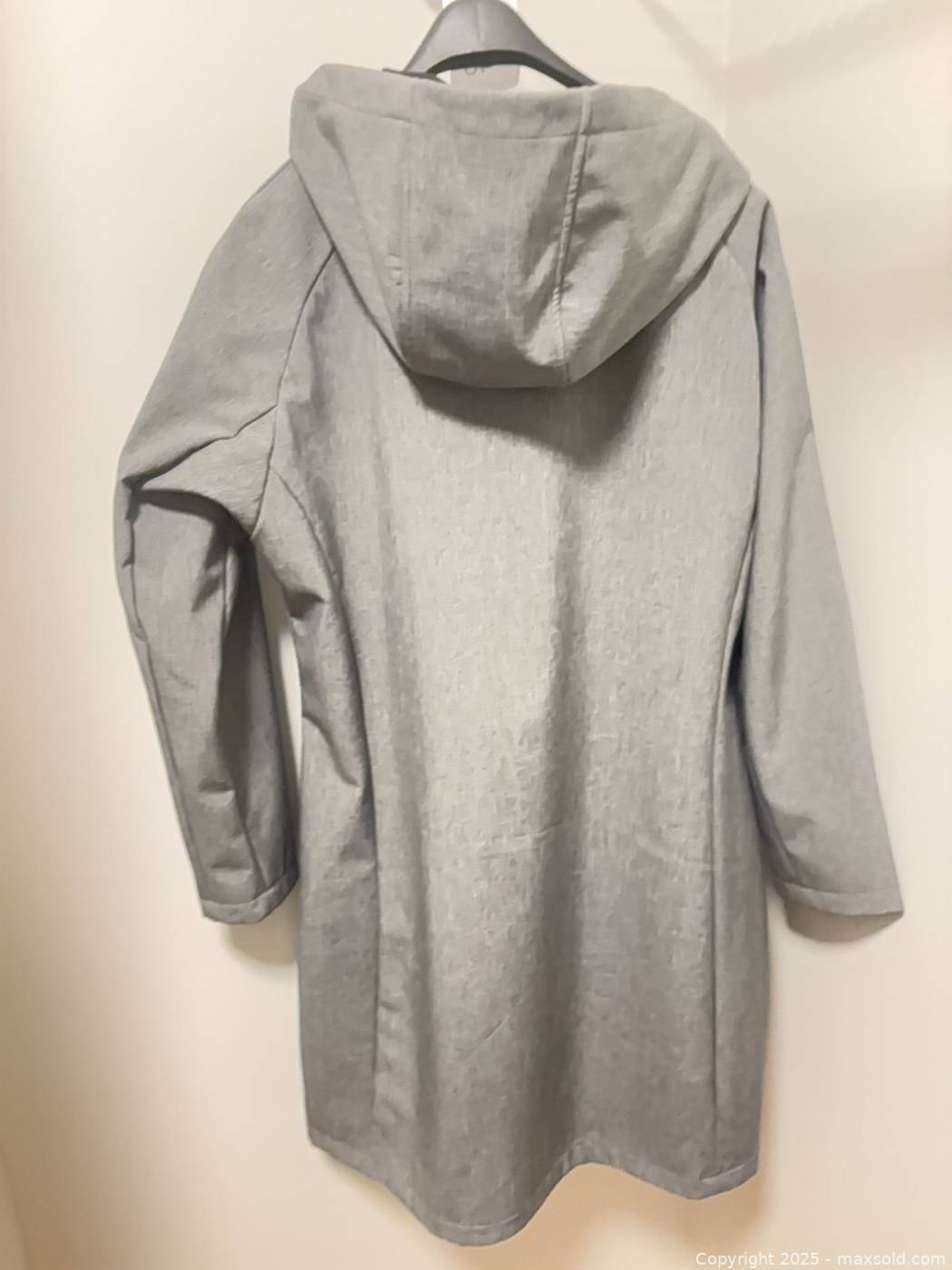 Bench hooded lined jacket size XL | Maxsold