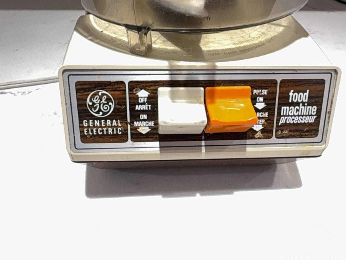 GE Food Processor, Roasting Pans & Utensils | Maxsold