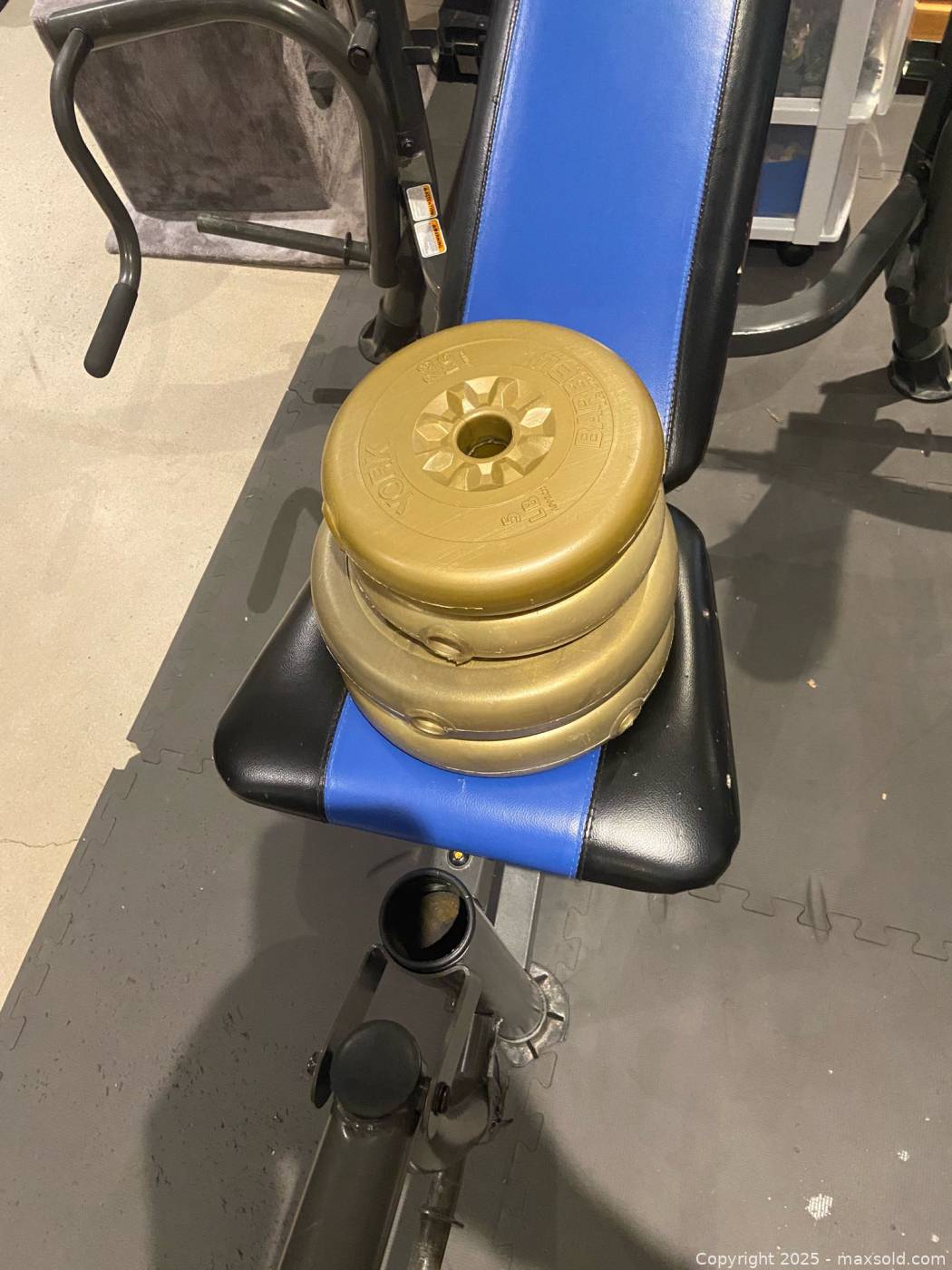 Marcy weight bench with 30lb plates | Maxsold