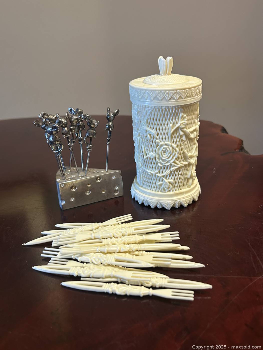 Vintage cocktail pick sets with holders | Maxsold