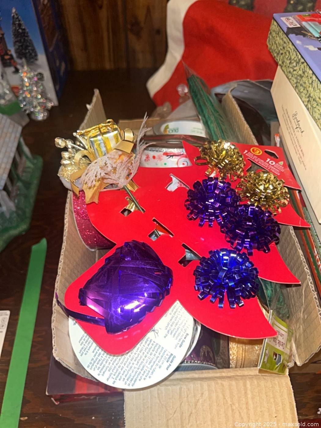 Assorted Santa and Christmas Decorations | Maxsold