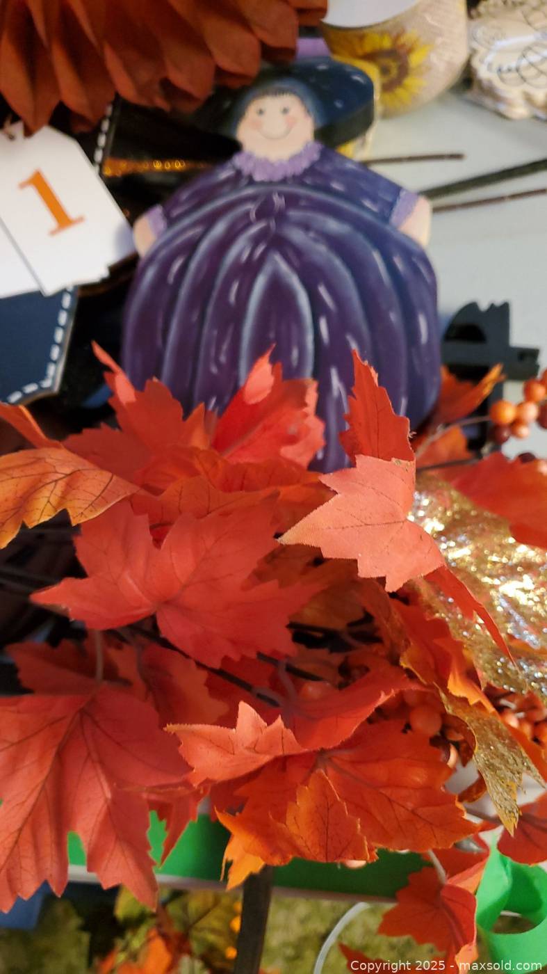 Mixed holiday decorations Halloween Thanksgiving Fall | Maxsold