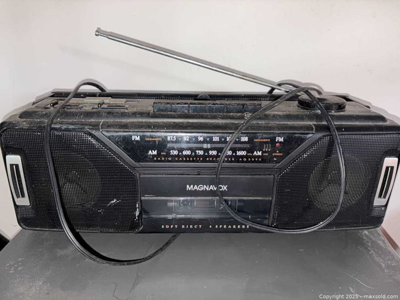 Venturer boombox, cassette deck, 8-track player, receiver | Maxsold