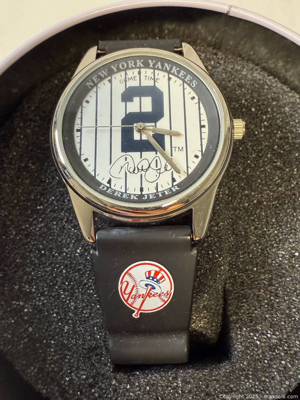 Derek Jeter New York Yankees Quartz Watch | Maxsold