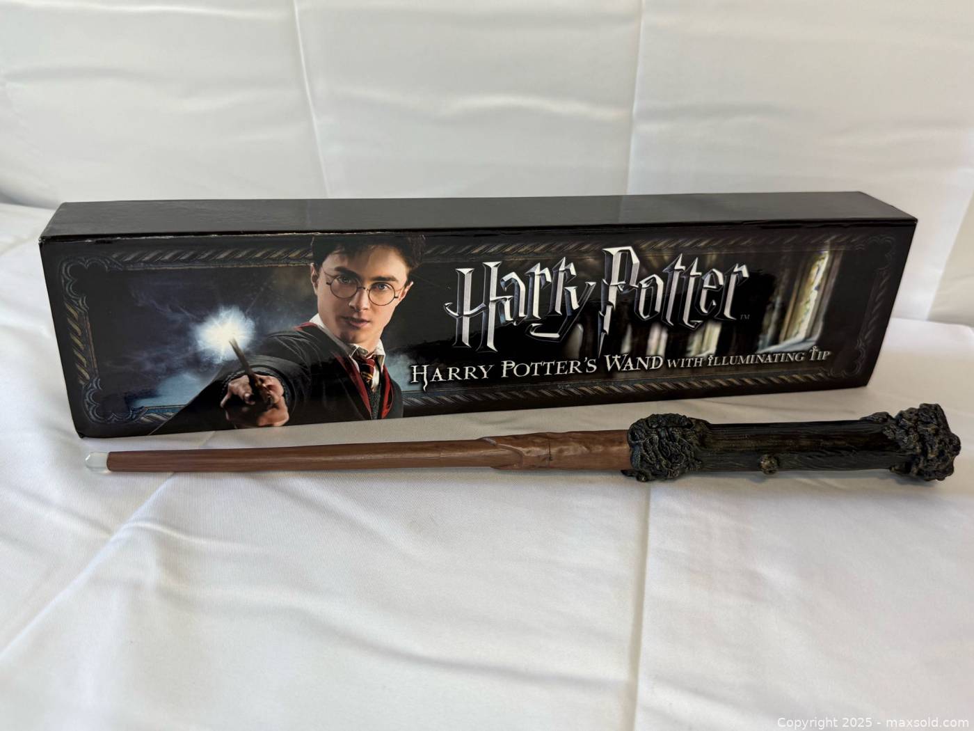 Harry Potter Illuminating Wand in box | Maxsold