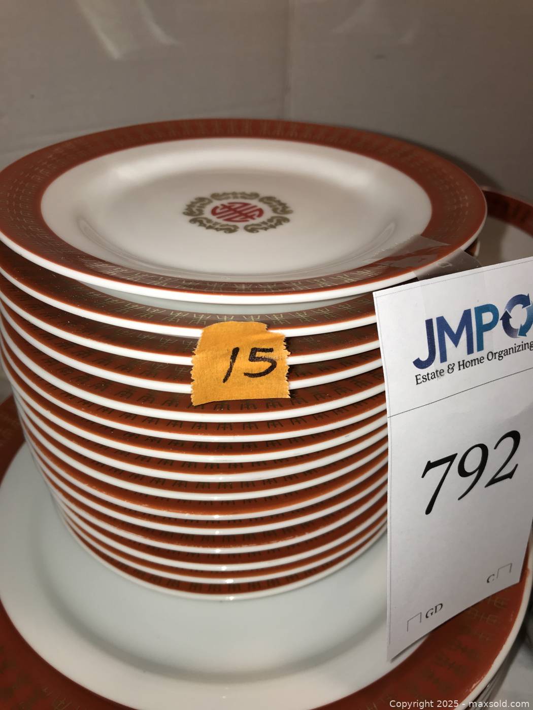 Traditional Chinese porcelain dinnerware, approx. 50 pieces | Maxsold
