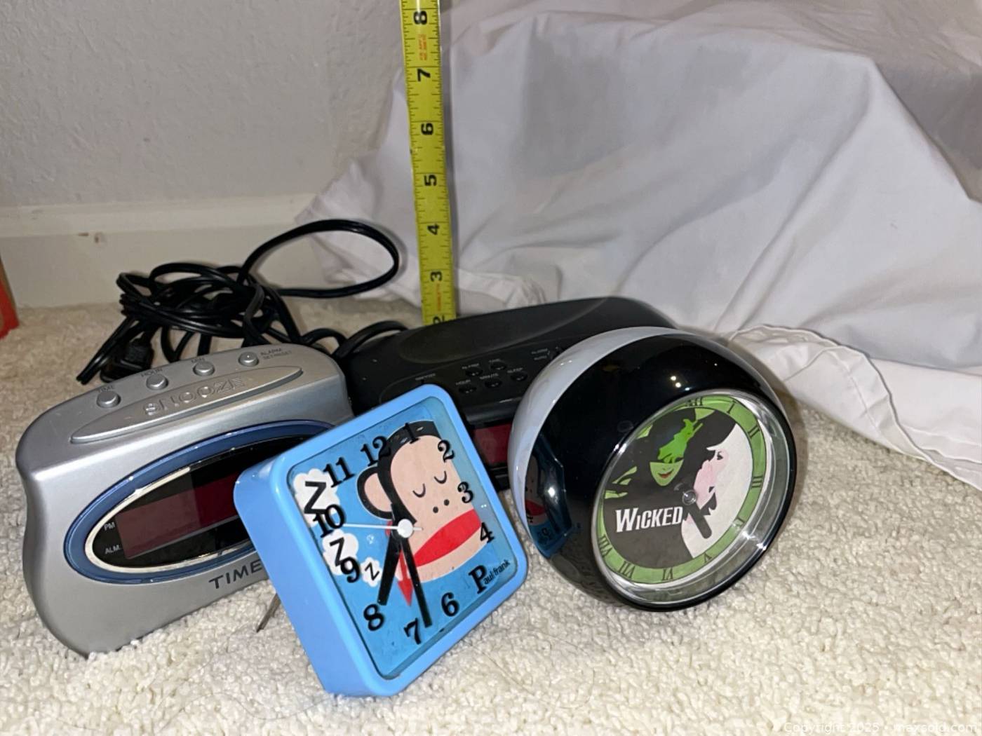 Timex, RadioShack, Wicked & Paul Frank clocks | Maxsold