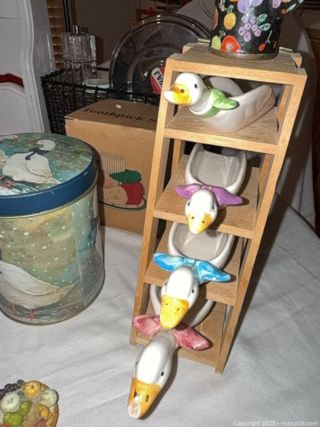 Kitchen decor, storage and serveware lot | Maxsold
