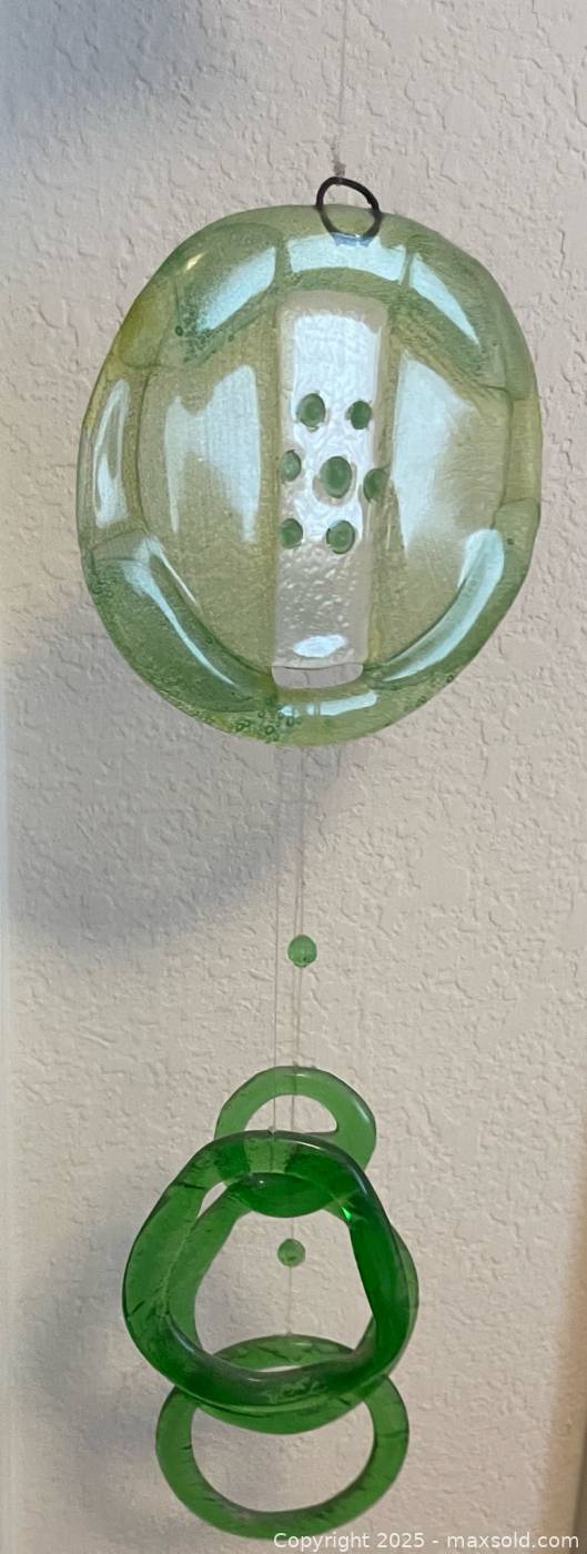 Mobiles and wind chimes | Maxsold