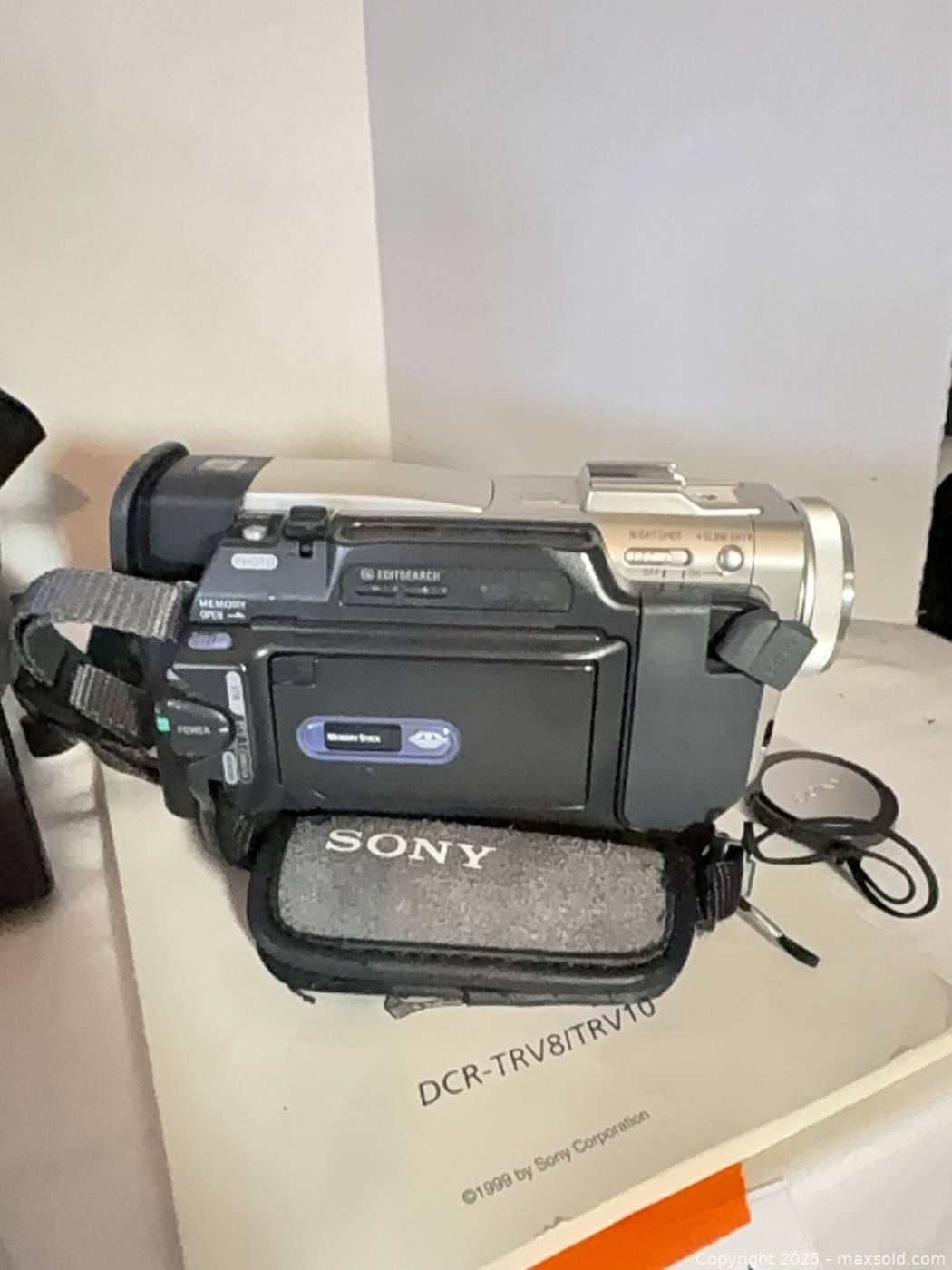 Sony DCR-TRV8/TRV10 MiniDV Camcorder With Accessories | Maxsold