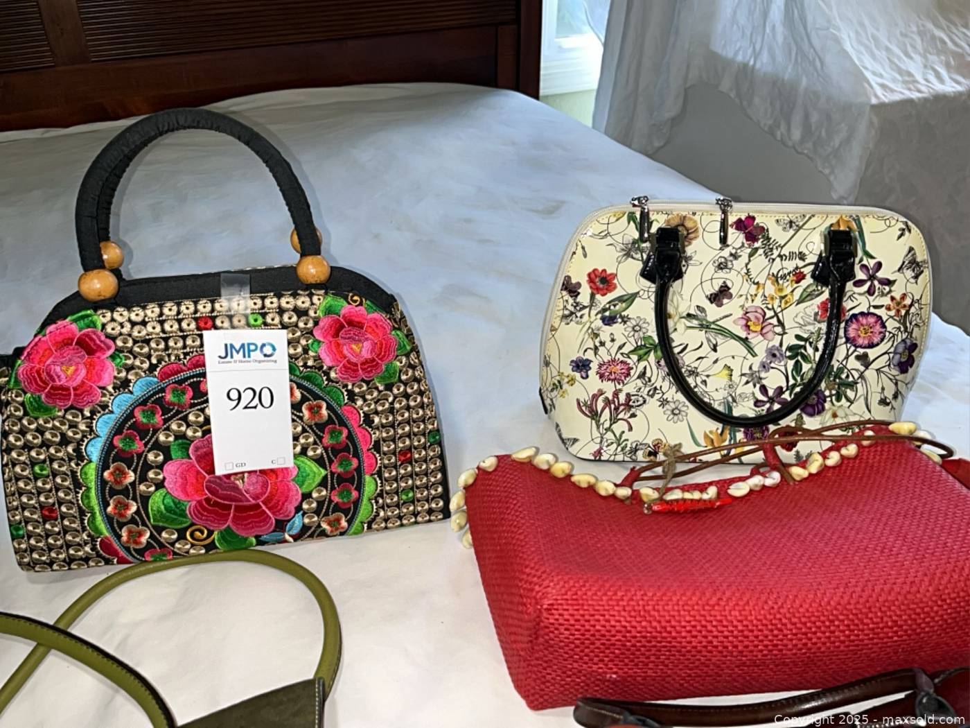 Assorted women’s handbags 10 pieces | Maxsold