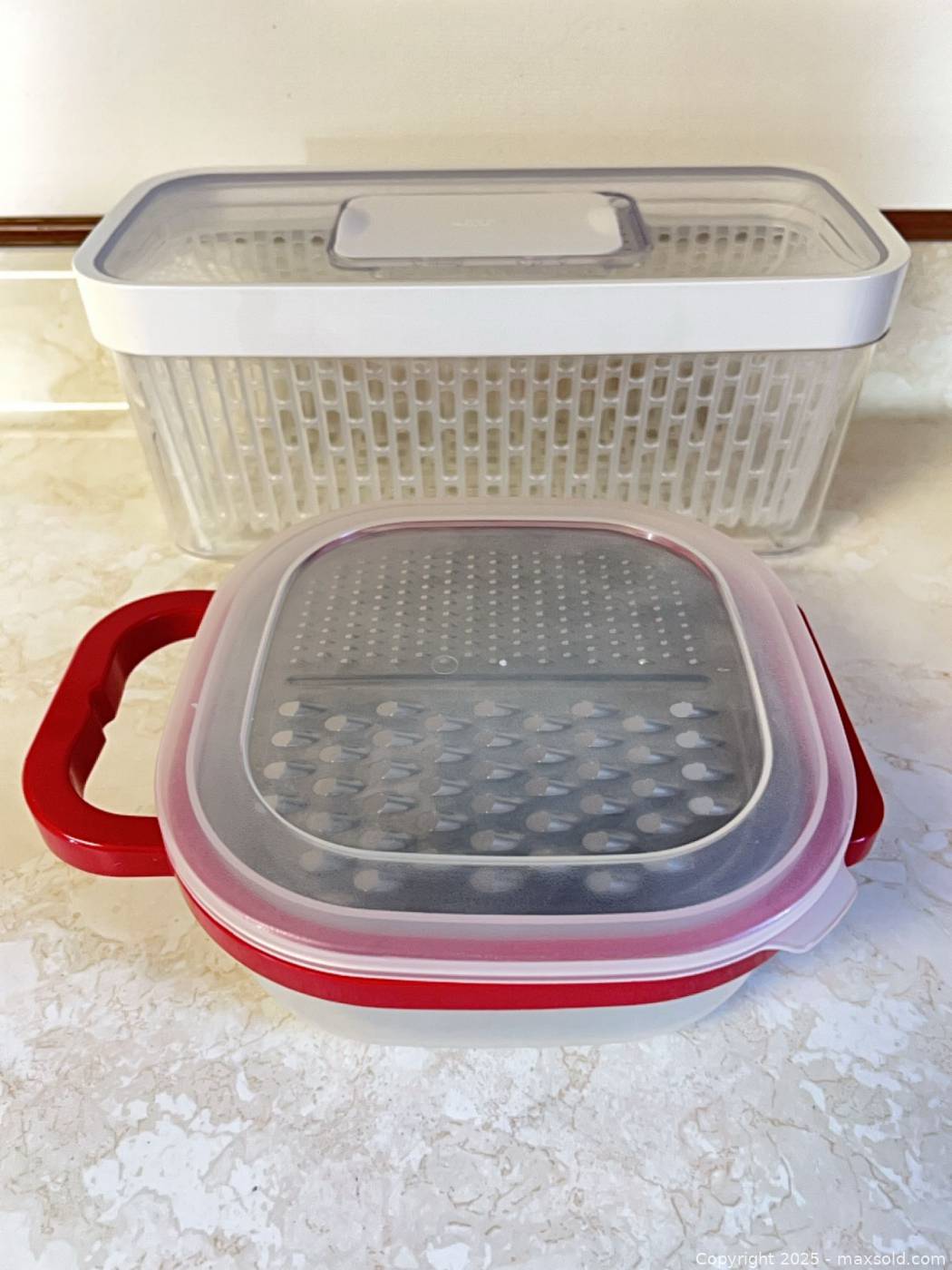 OXO GreenSaver produce keeper with grater container | Maxsold