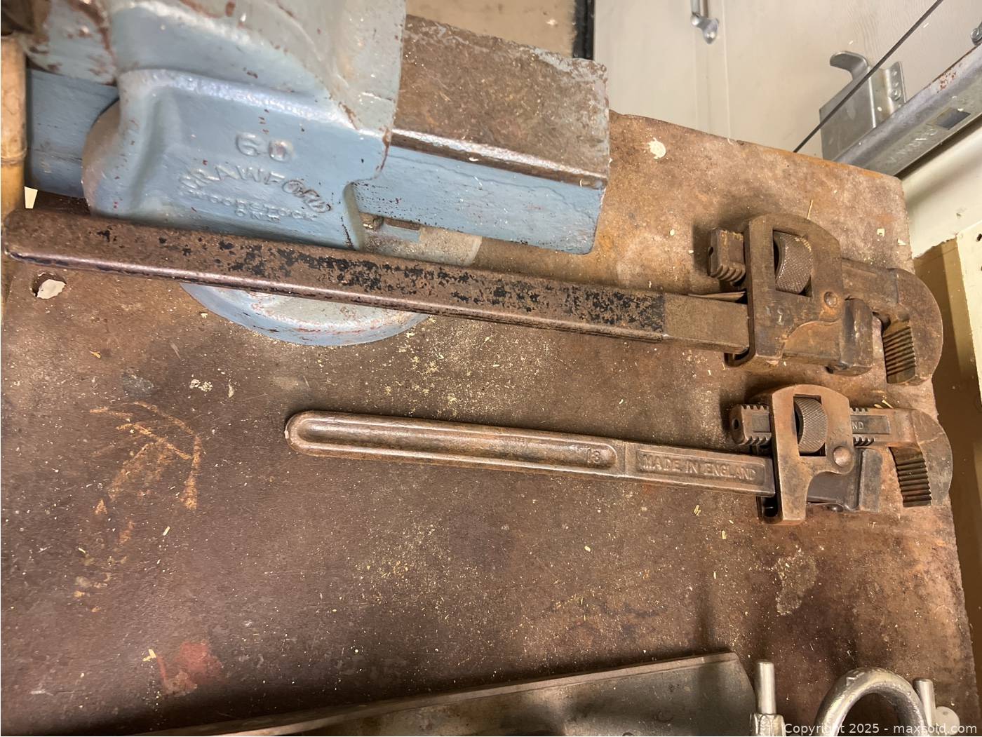 Record 24" and 18" pipe wrenches | Maxsold