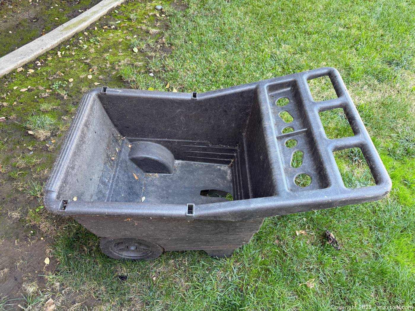 Heavy Duty Plastic Garden Cart | Maxsold