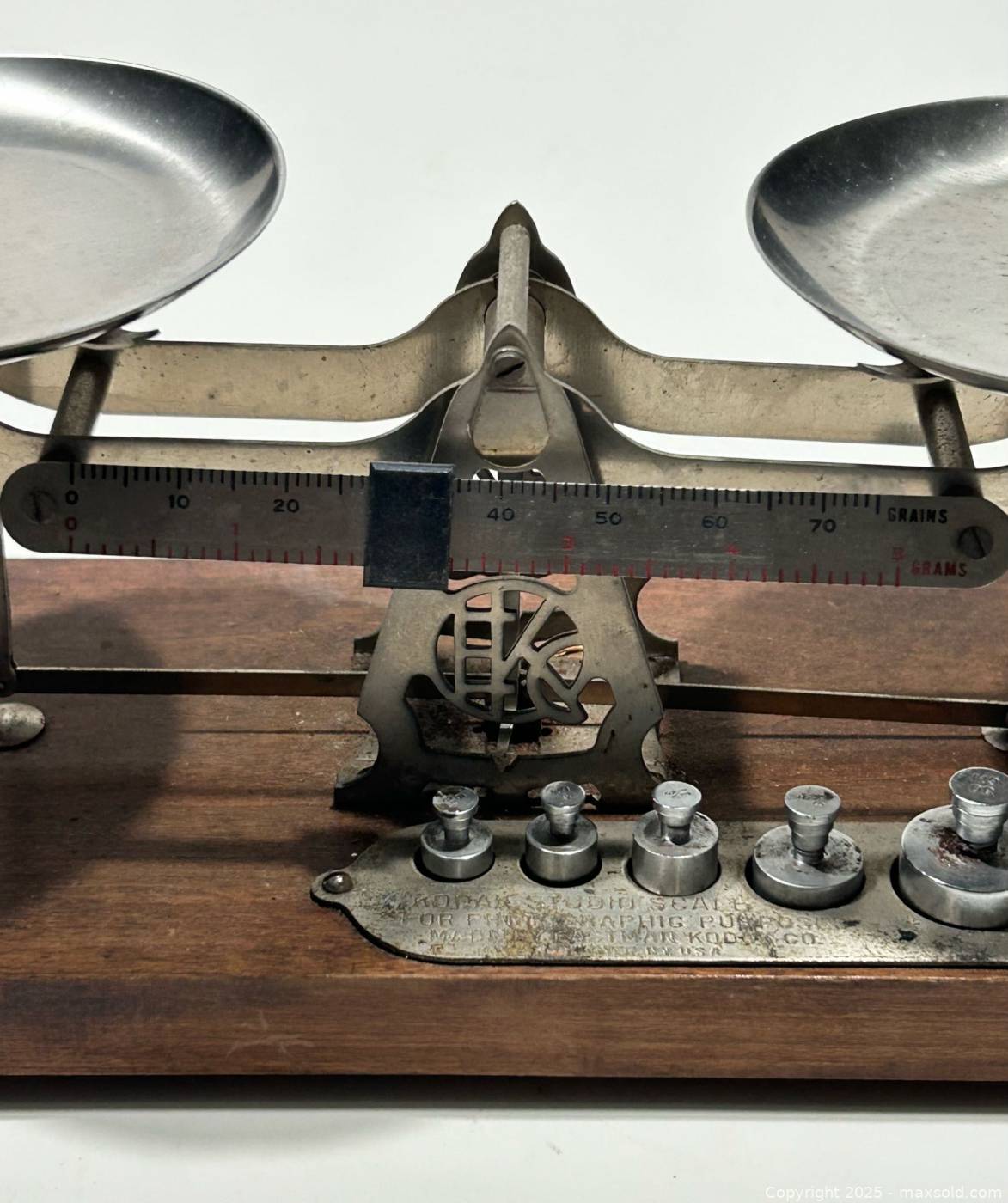 Eastman Kodak photographic balance scale with weights | Maxsold