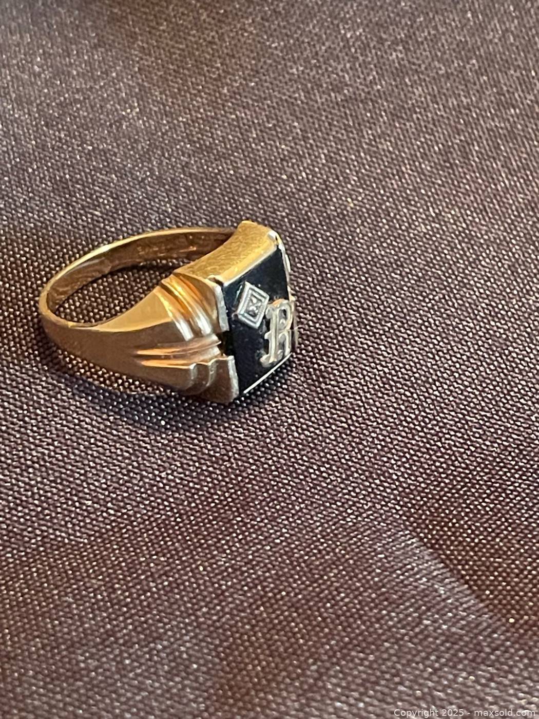 10K gold monogram signet ring | Maxsold
