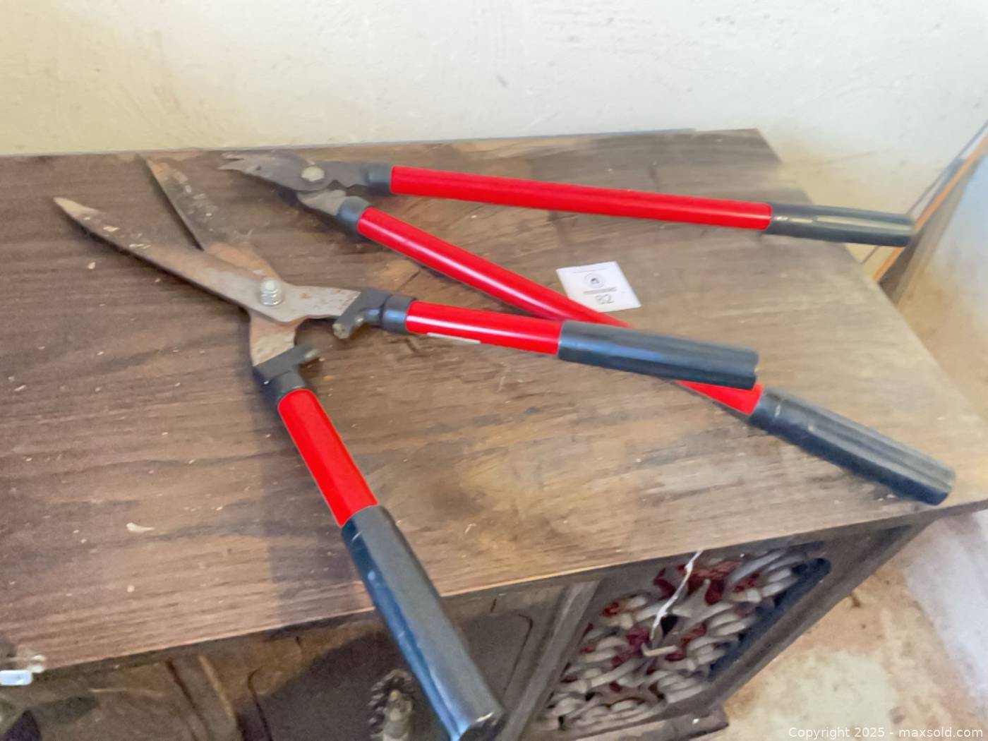 Manual Hedge Shears and Branch Loppers | Maxsold