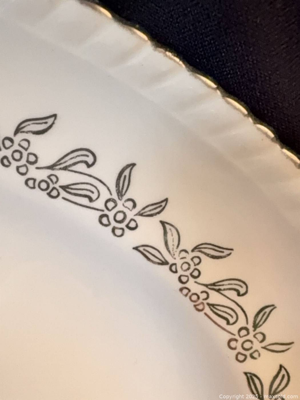 Sovereign Potters Rose of Tralee dinnerware | Maxsold