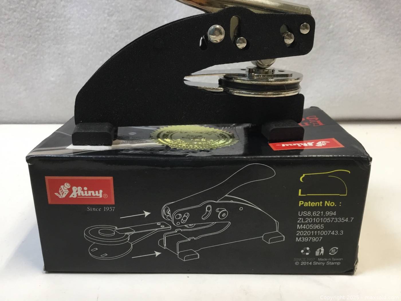 Shiny embossing desk seal | Maxsold