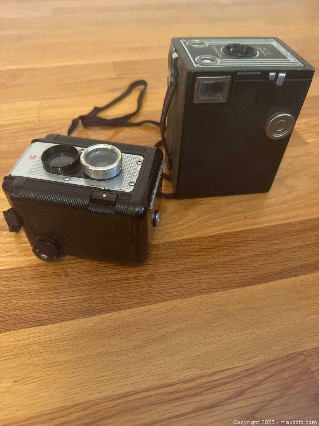 Argus 75 and Kodak Brownie Target Six-20 cameras | Maxsold
