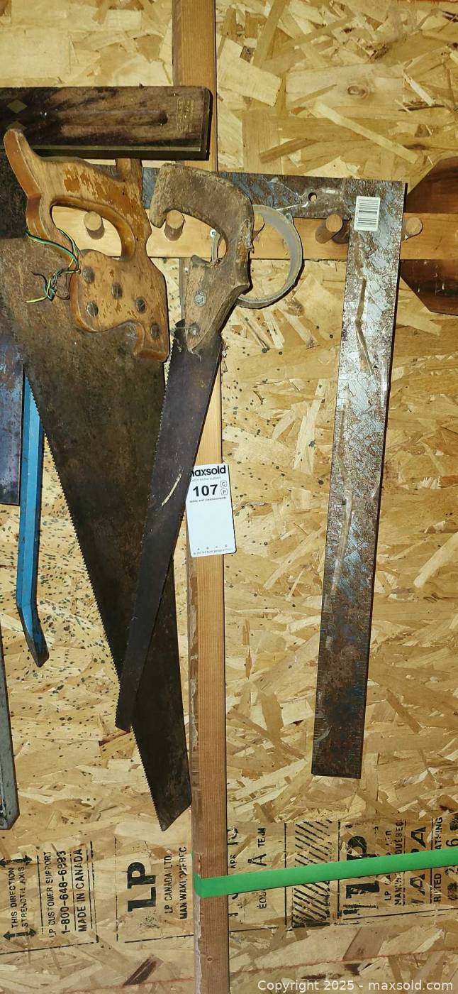 Hand saws, level, square, clamp, chisels | Maxsold